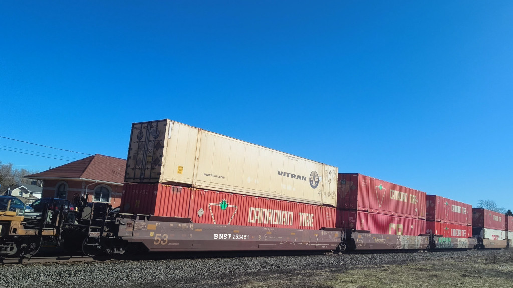 BNSF 253451 (Triple Well Car Altogther)